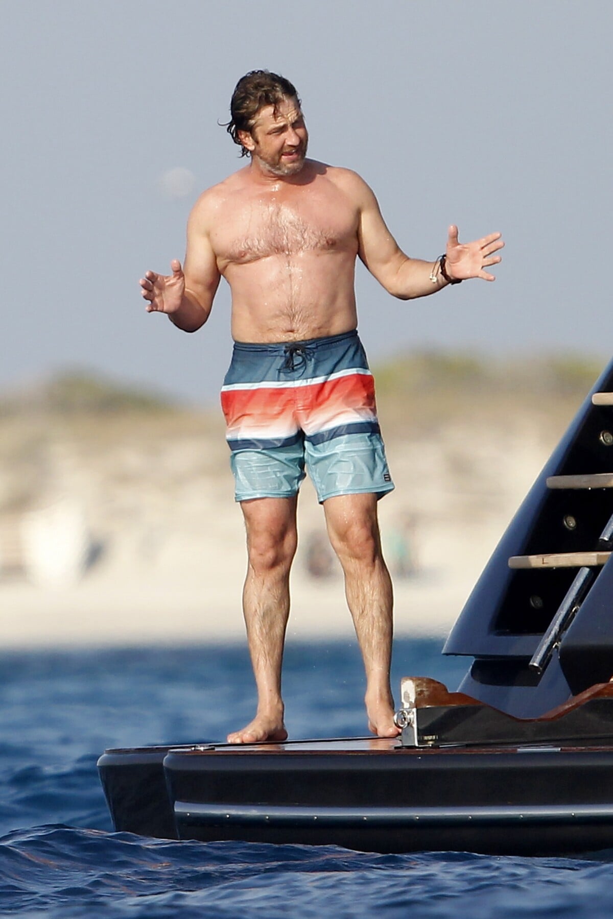 Photo : Exclusif - Gerard Butler profite de belles vacances entre amis ...