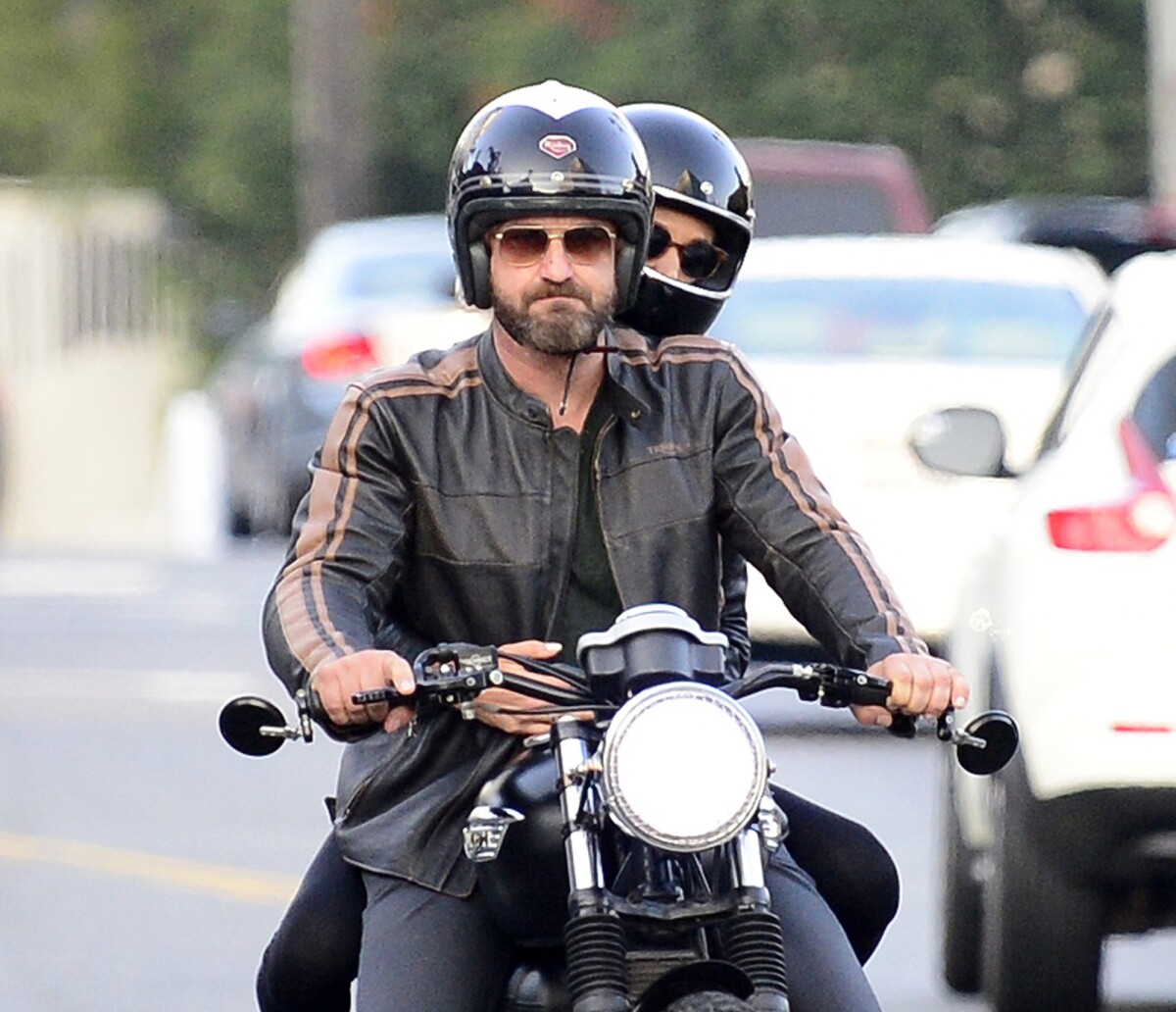 Photo : Exclusif - Gerard Butler fait un tour de moto à Los Angeles le ...