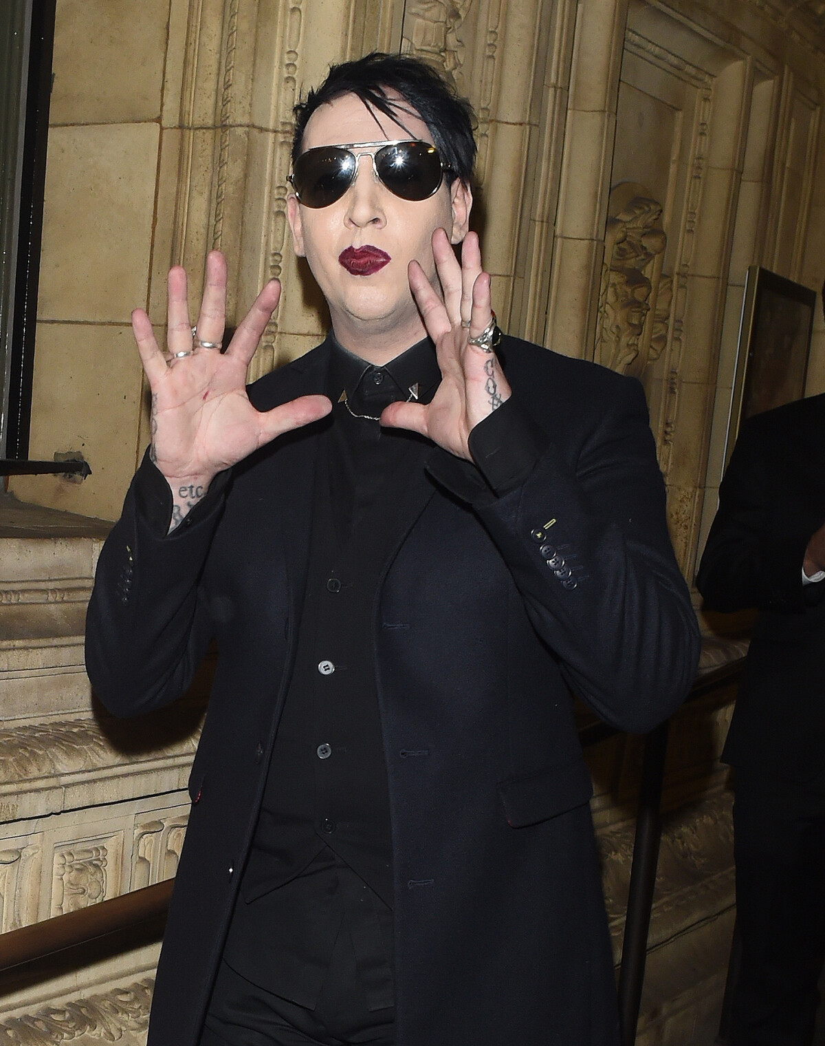 Photo : Marilyn Manson à la sortie des "Fashion Awards 2016" à Londres ...