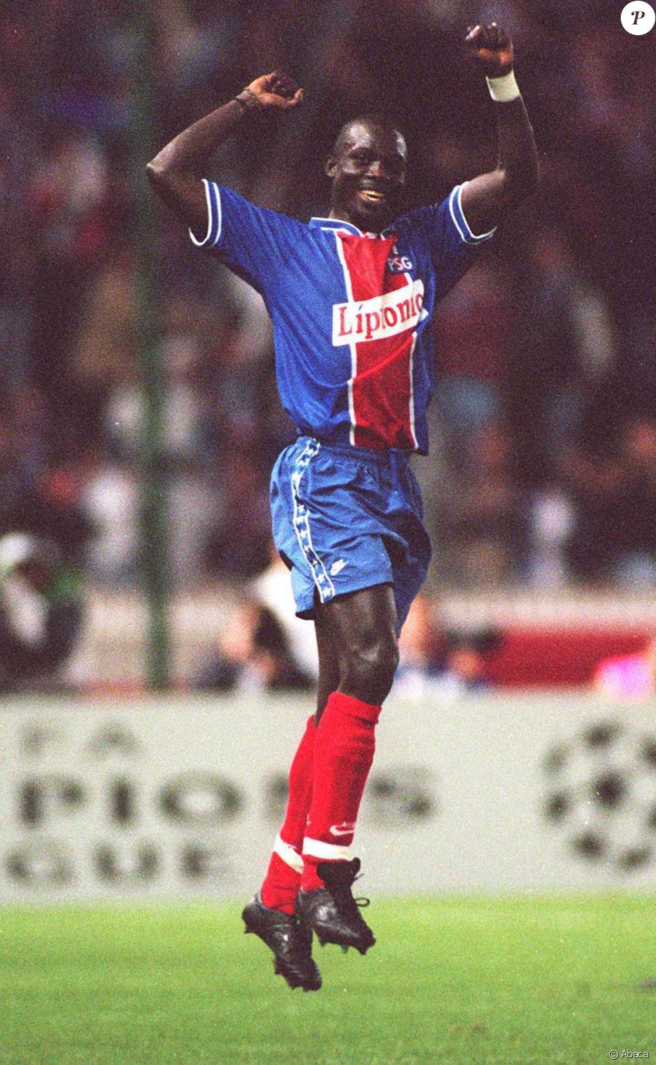 George Weah au Paris St Germain en mars 1995. - Purepeople