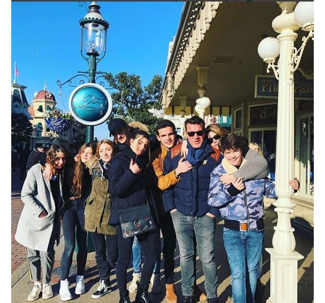 Benjamin Castaldi entouré de ses fils et sa femme à Disney : Les rares ...