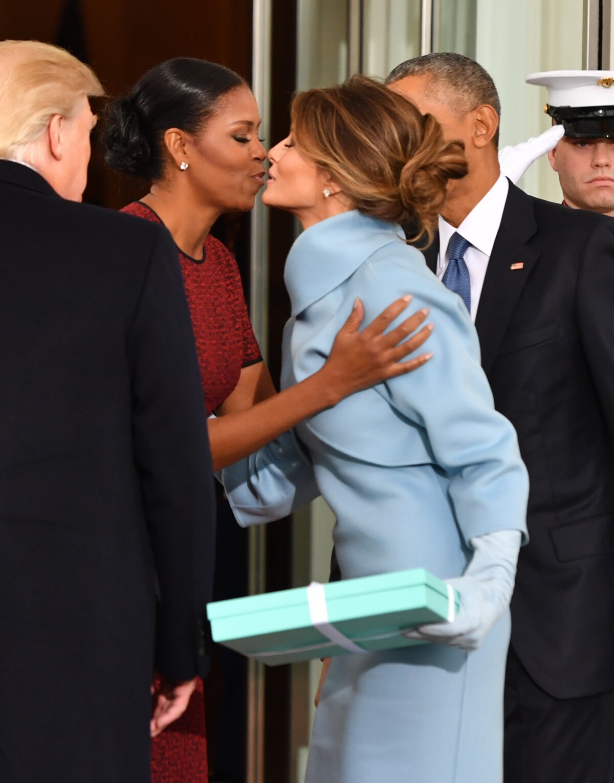 Photo : Michelle et Barack Obama, Melania et Donald Trump à la Maison ...