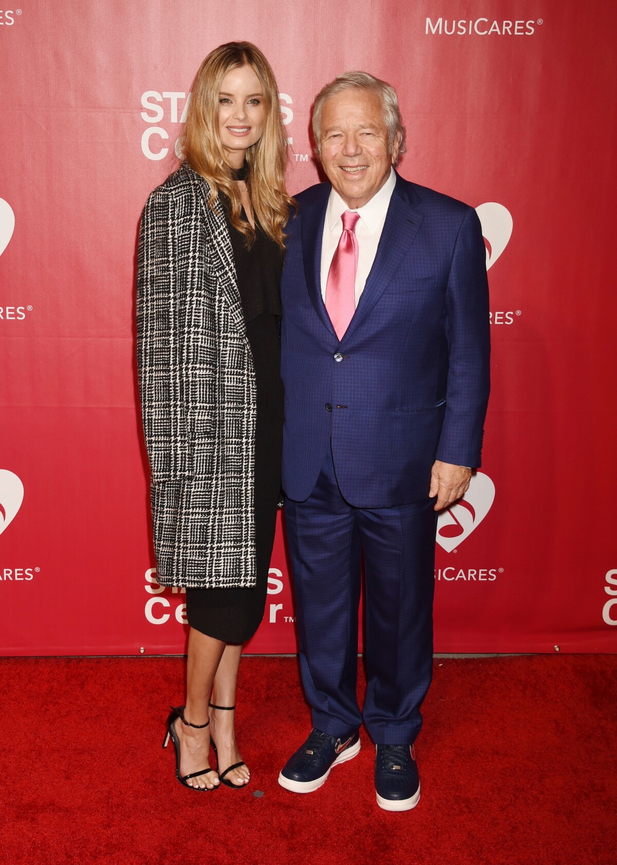 Photo : Ricki Lander et Robert Kraft lors de la cérémonie du 2016 ...
