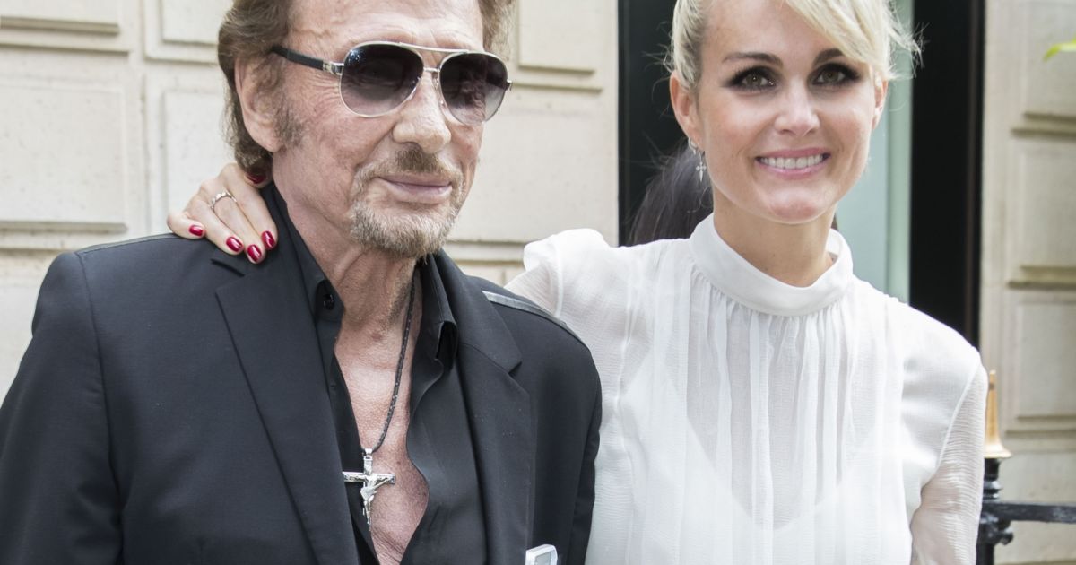 Johnny Hallyday et sa femme Laeticia Hallyday - People au défilé de ...