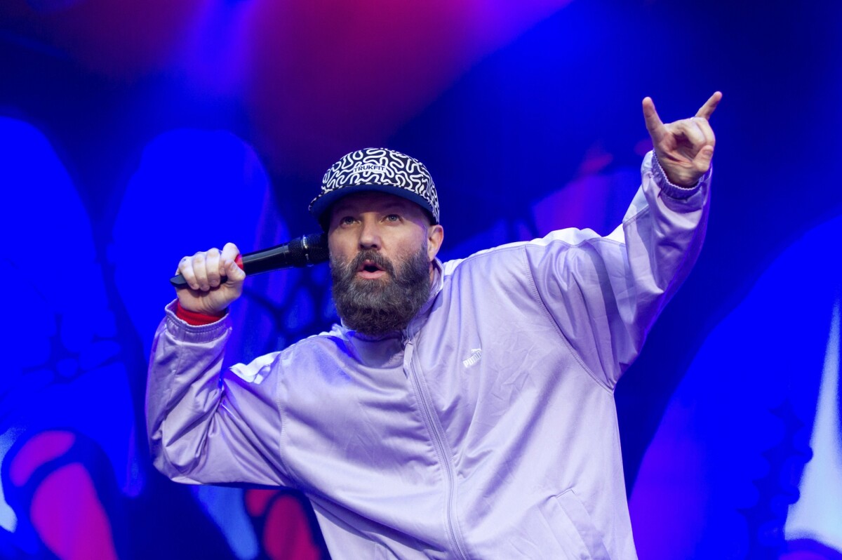 Photo : Fred Durst lors du concert de Limp Bizkit à la Zitadelle ...