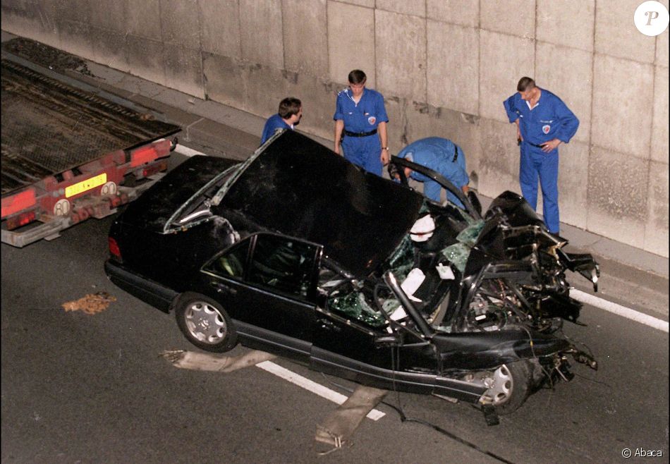 Image d'archives de la Mercedes accidentée qui transportait Lady Diana ...
