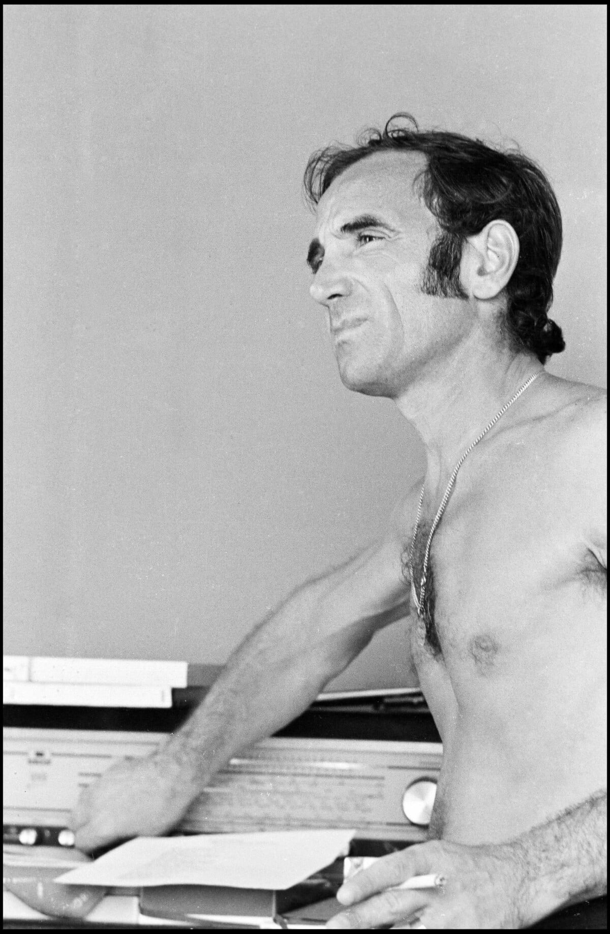 Photo : Charles Aznavour à Saint-Tropez en 1970. - Purepeople