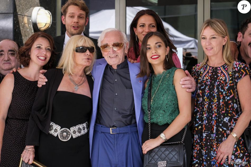 Charles Aznavour avec sa petite-fille Leila, sa fille Katia, sa fille ...