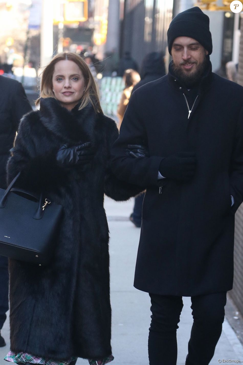 Mena Suvari et son compagnon Michael Hope - Les célébrités arrivent à l ...