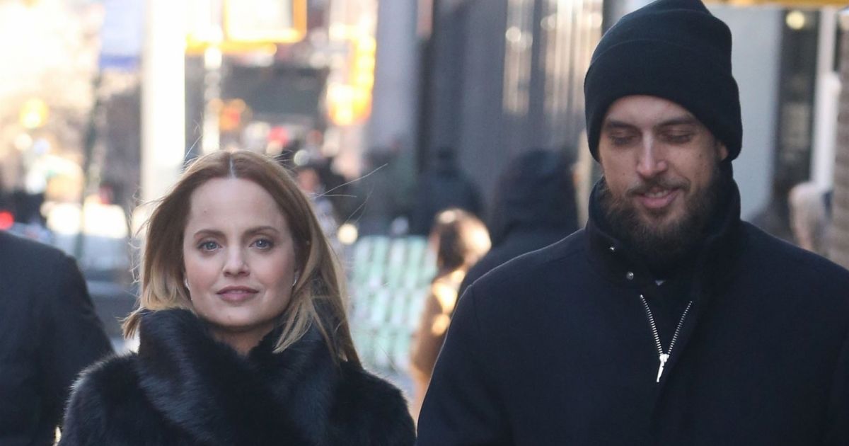 Mena Suvari et son compagnon Michael Hope - Les célébrités arrivent à l ...
