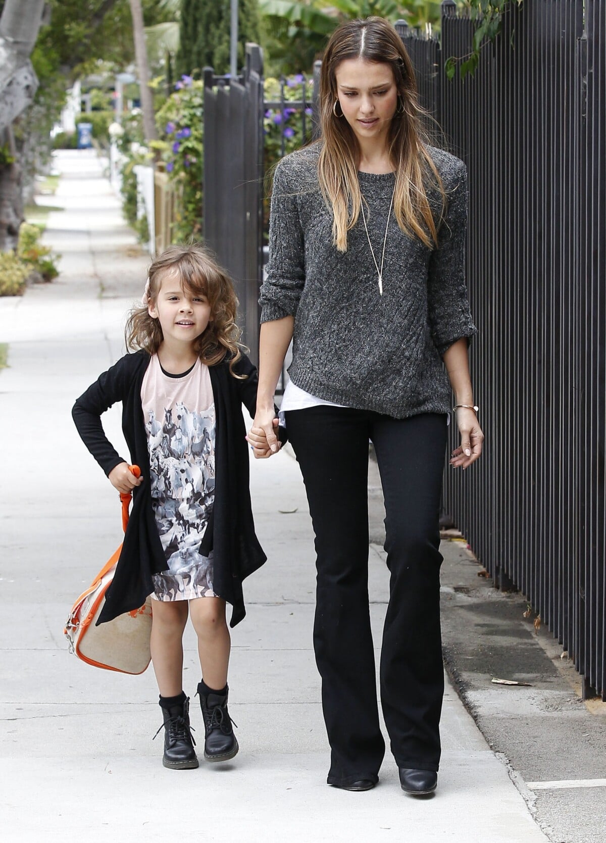 Photo : Jessica Alba emmène sa fille Honor à l'école à Los Angeles, le ...