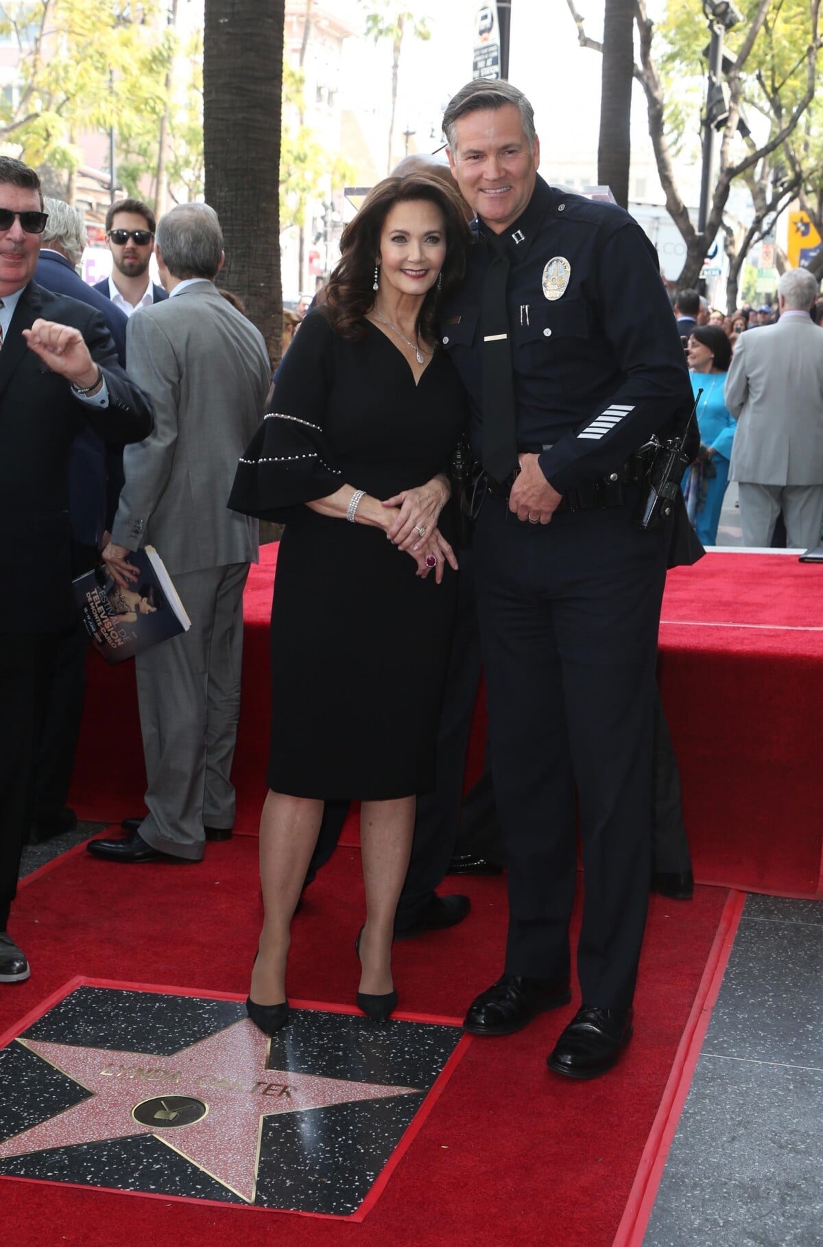 Photo : Lynda Carter avec Cory Palka lors de l'inauguration de son ...