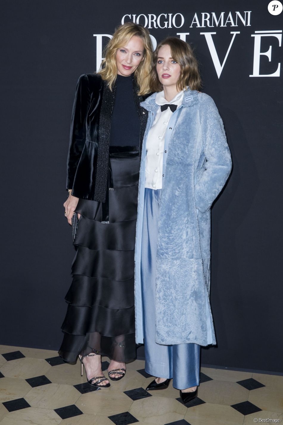 Uma Thurman et sa fille Maya au photocall du défilé de mode Haute-Couture printemps-été 2019 ...