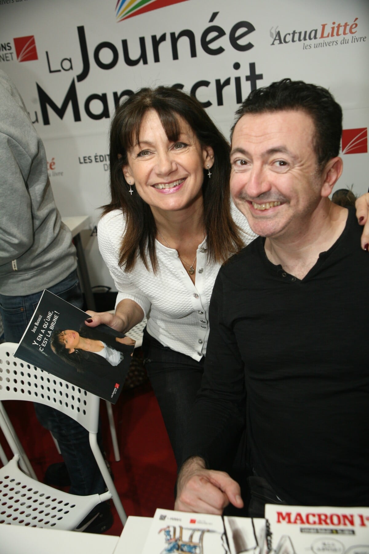 Photo : Julie Bataille et Gérald Dahan - Salon du livre de Paris 2019 à ...