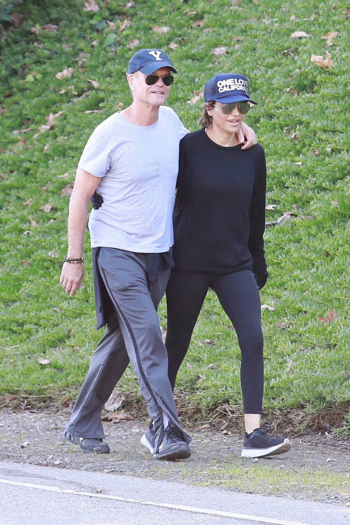 Photo : Exclusif - Lisa Rinna et son mari Harry Hamlin se baladent en ...