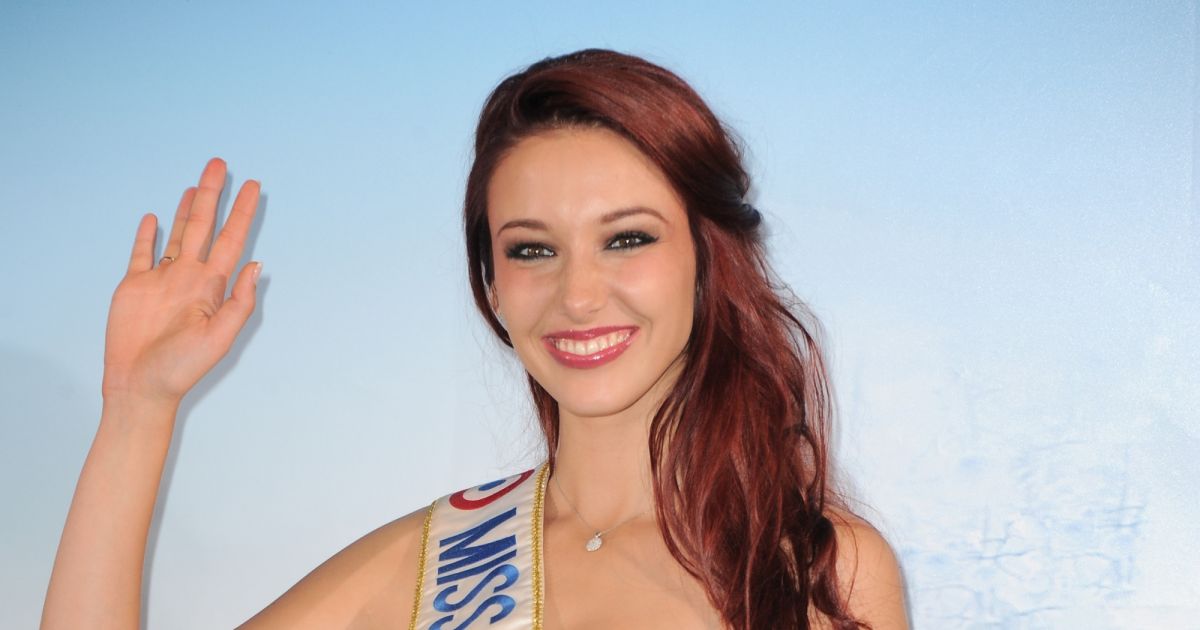 DELPHINE WESPISER MISS FRANCE 2012 - AVANT PREMIERE DU FILM ' CLOCHETTE ...