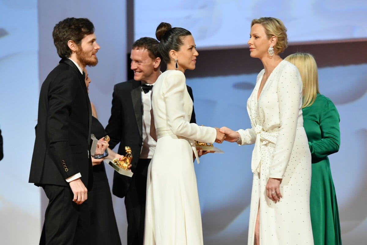 Photo : La princesse Charlene (robe Louis Vuitton) de Monaco avec Naomi ...
