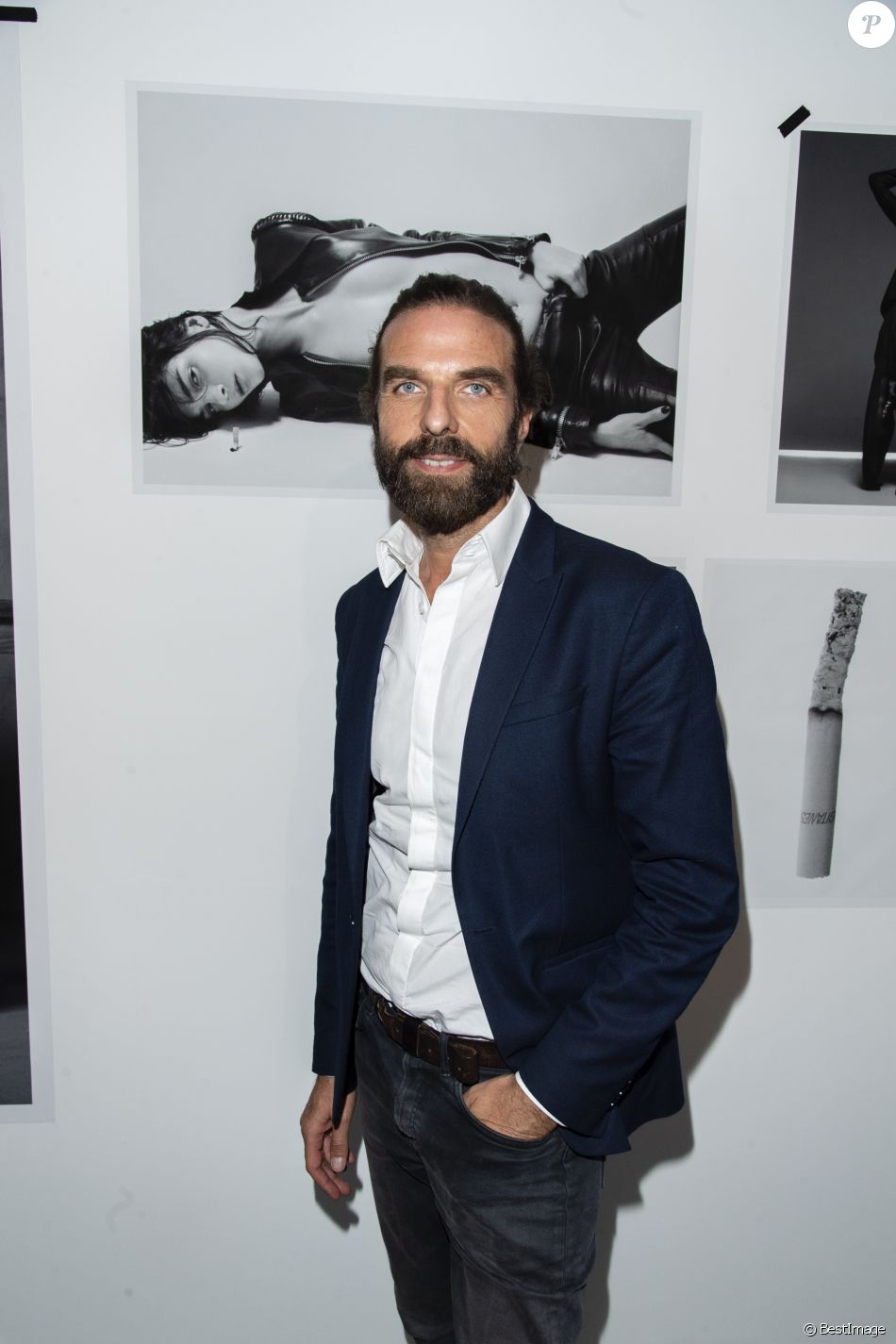 John Nollet assiste au vernissage de l'exposition du photographe Jean ...