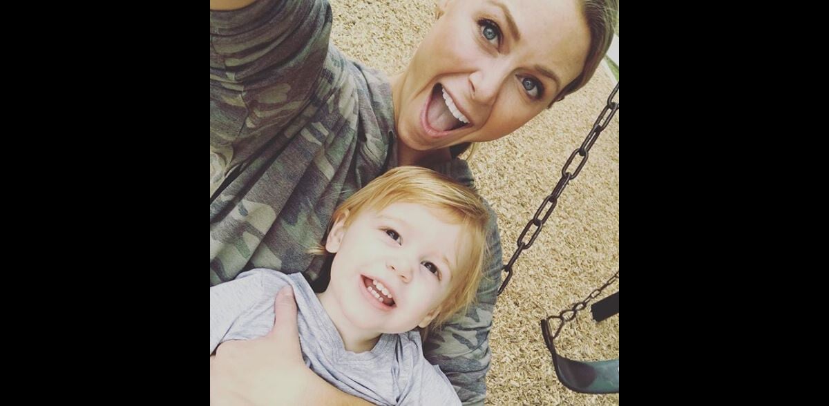 Photo : Amber Smith publie une photo avec son fils River, mort moyé le ...
