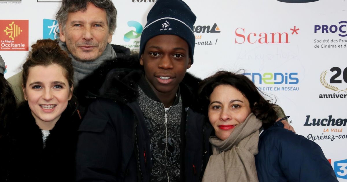 L'équipe de la série Les Bracelets Rouges, Esther Valding, Louna ...