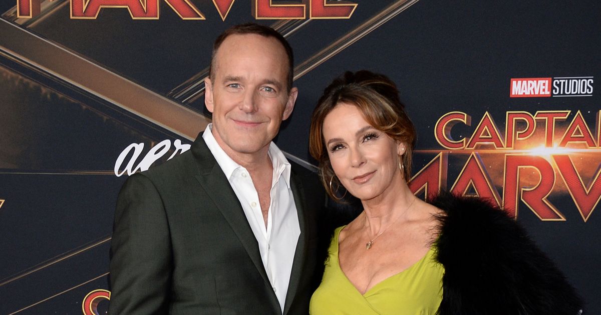 Jennifer Grey et son mari Clark Gregg à la première de Captain Marvel ...