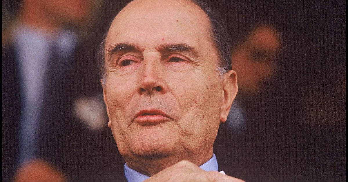 Archives- François Mitterrand à l'Arc de Triomphe en 1987 à Paris ...
