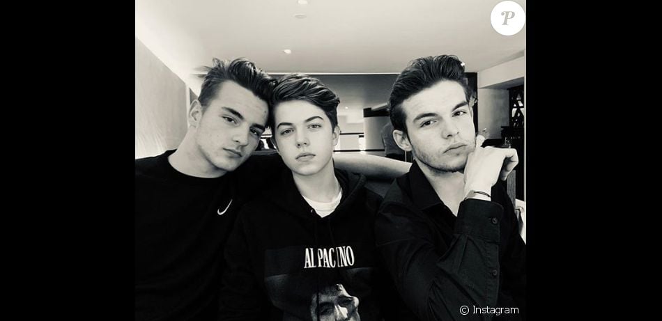 L'animateur Benjamin Castaldi entouré de ses fils Julien, Simon et Enzo ...