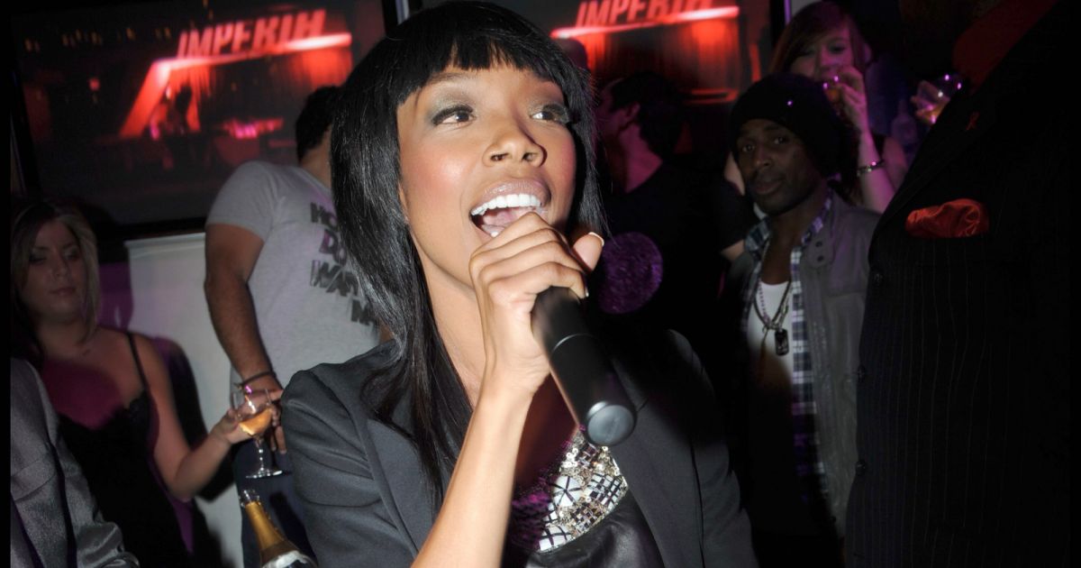 La chanteuse Brandy Norwood donne un showcase au Palais Maillot à Paris ...