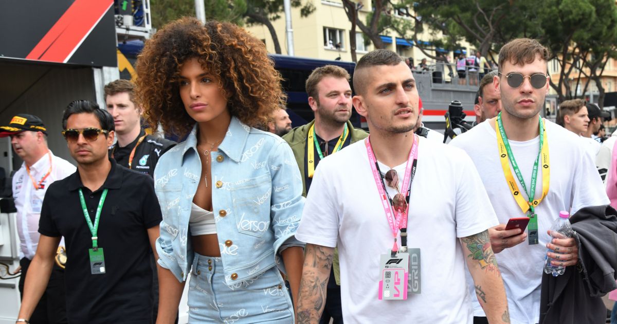 Marco Verratti et sa compagne Jessica Aidi - People avant le départ du ...