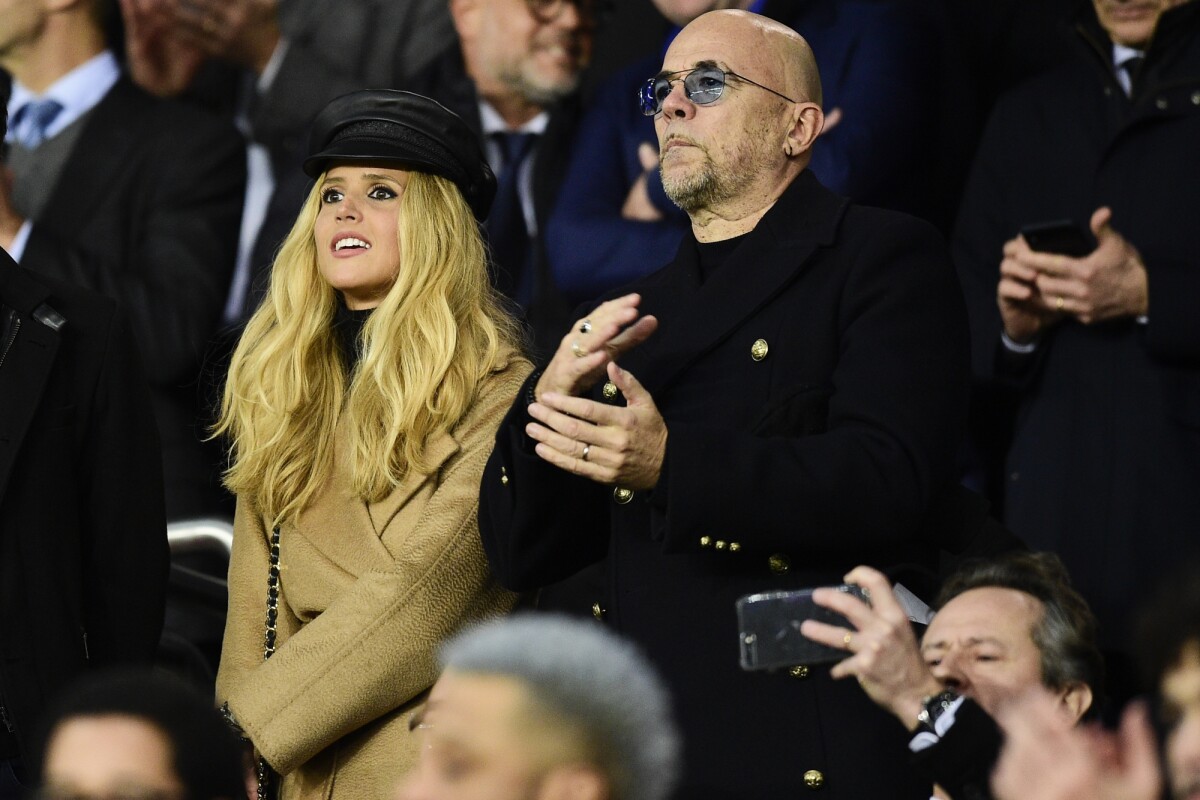 Photo : Pascal Obispo et sa femme Julie Hantson dans les tribunes lors ...