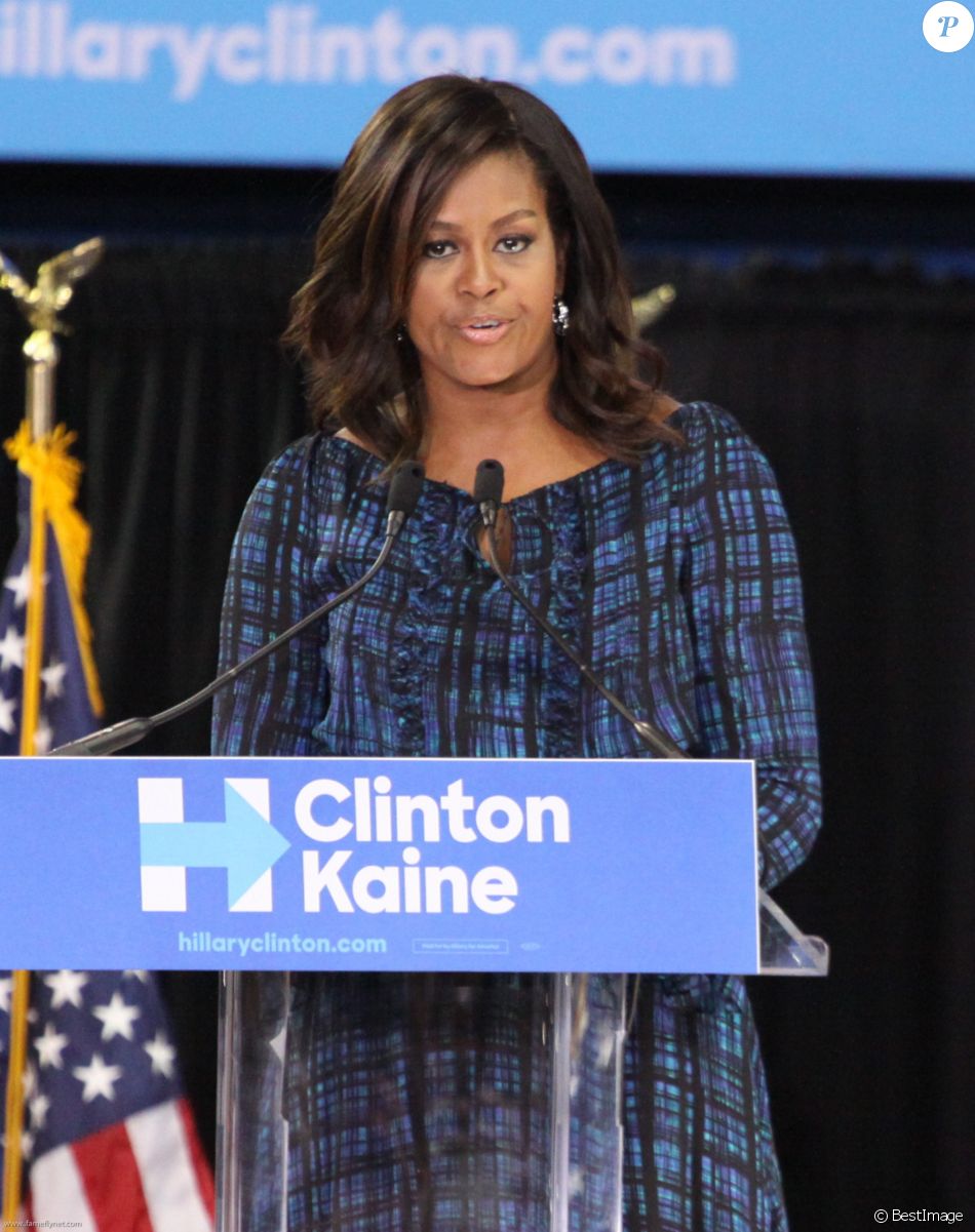 Michelle Obama en plein discours devant les étudiants de l'université ...