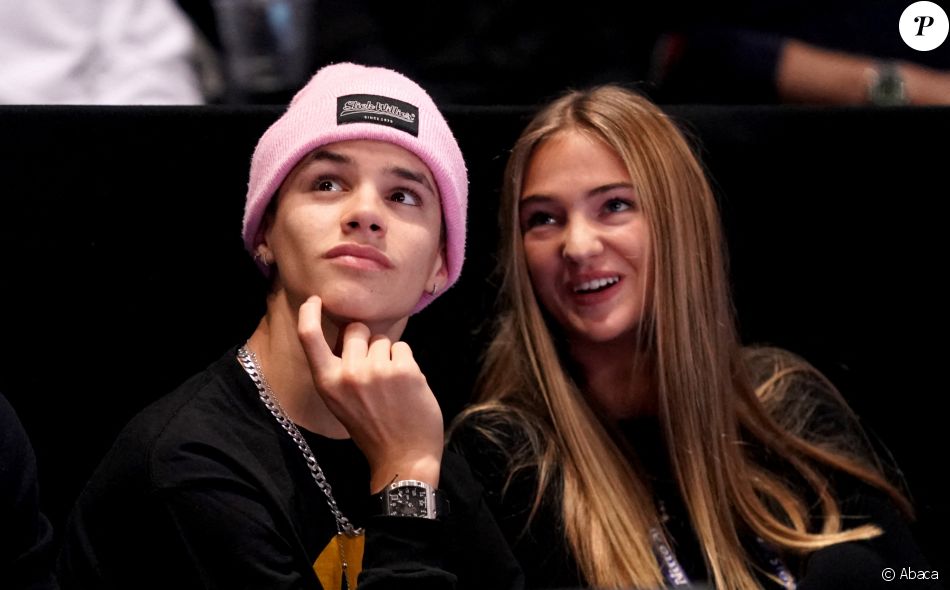 Romeo Beckham et sa petite amie Mia Regan à l'O2 Arena. Londres, le 17 ...