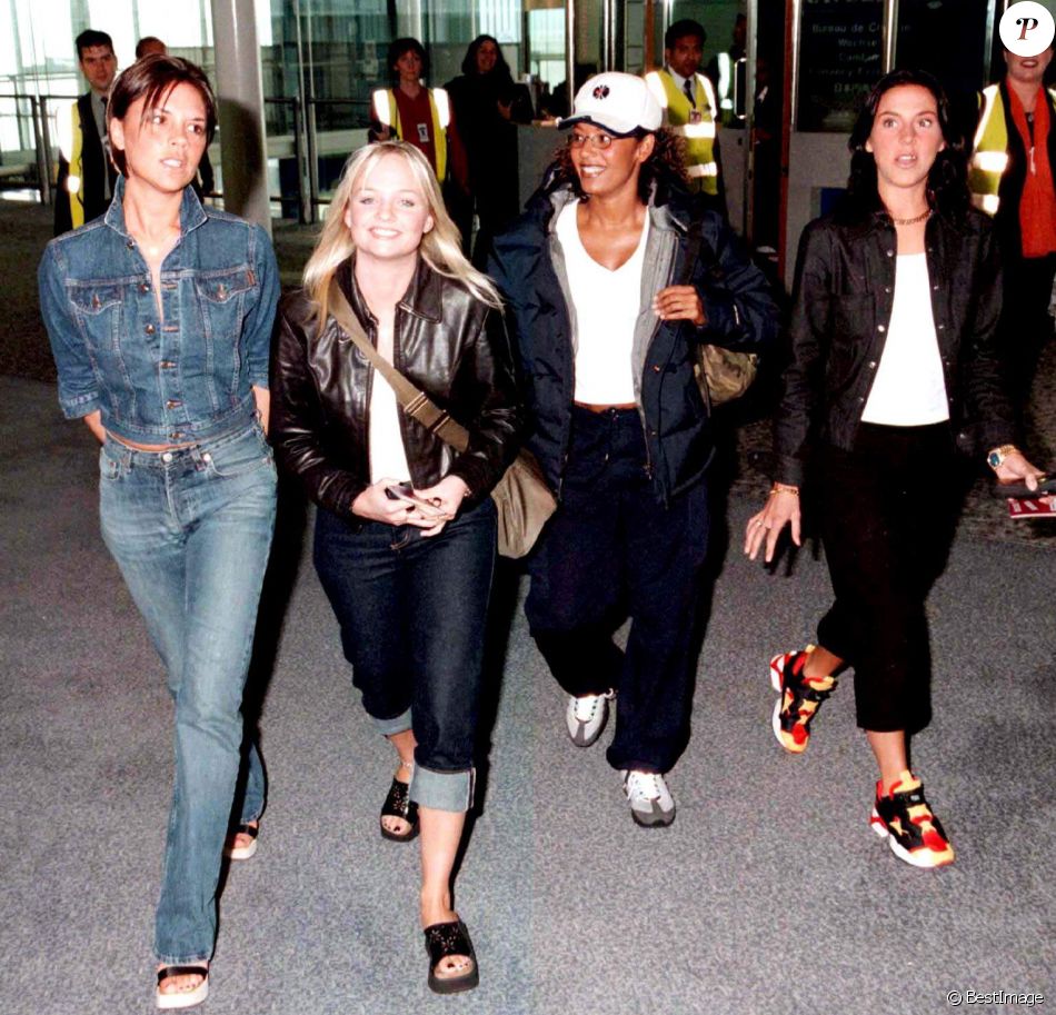 Victoria Beckham, Emma Bunton, Mel B et Mel C à l'aéroport de Londres ...