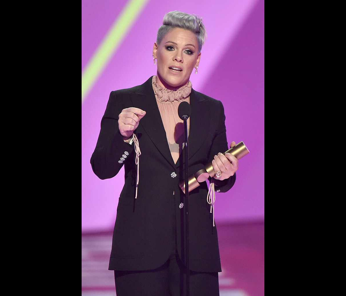 Photo : Pink s'engage à faire un don de 500 000 $ pour aider à ...