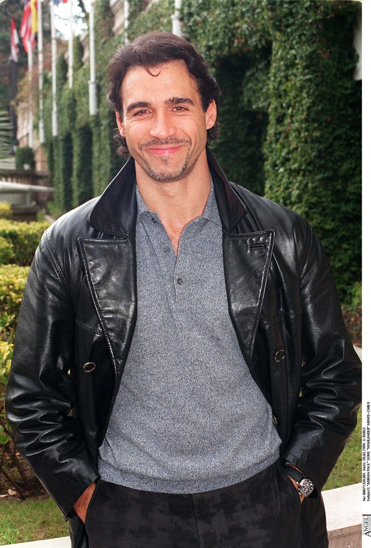 Photo : Adrian Paul, héros de la série "Highlander" - Purepeople