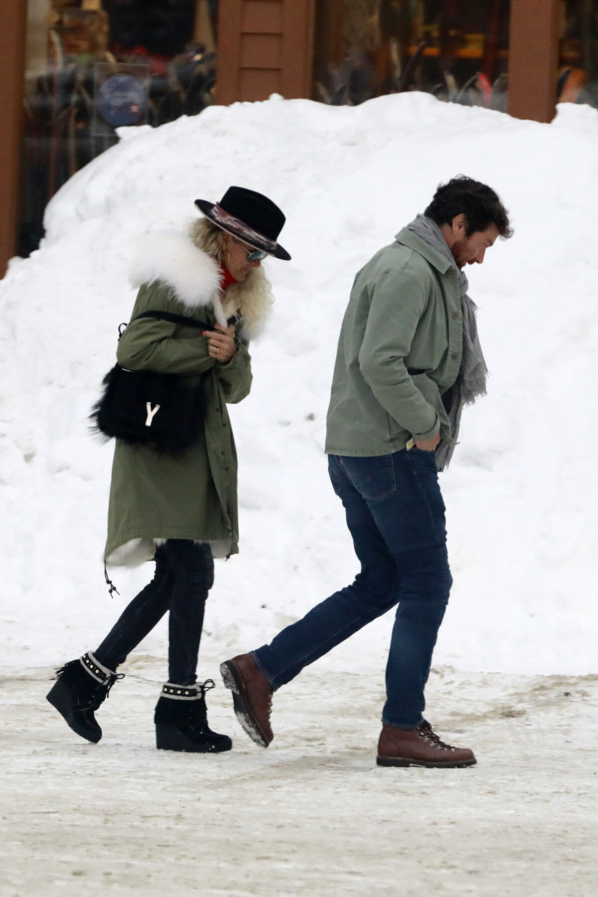 Photo : Exclusif - Laeticia Hallyday, ses filles Jade et Joy, son ...