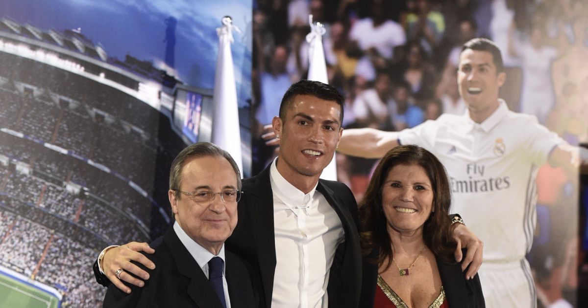 Cristiano Ronaldo avec sa mère Maria Dolores et Florentino Perez ...