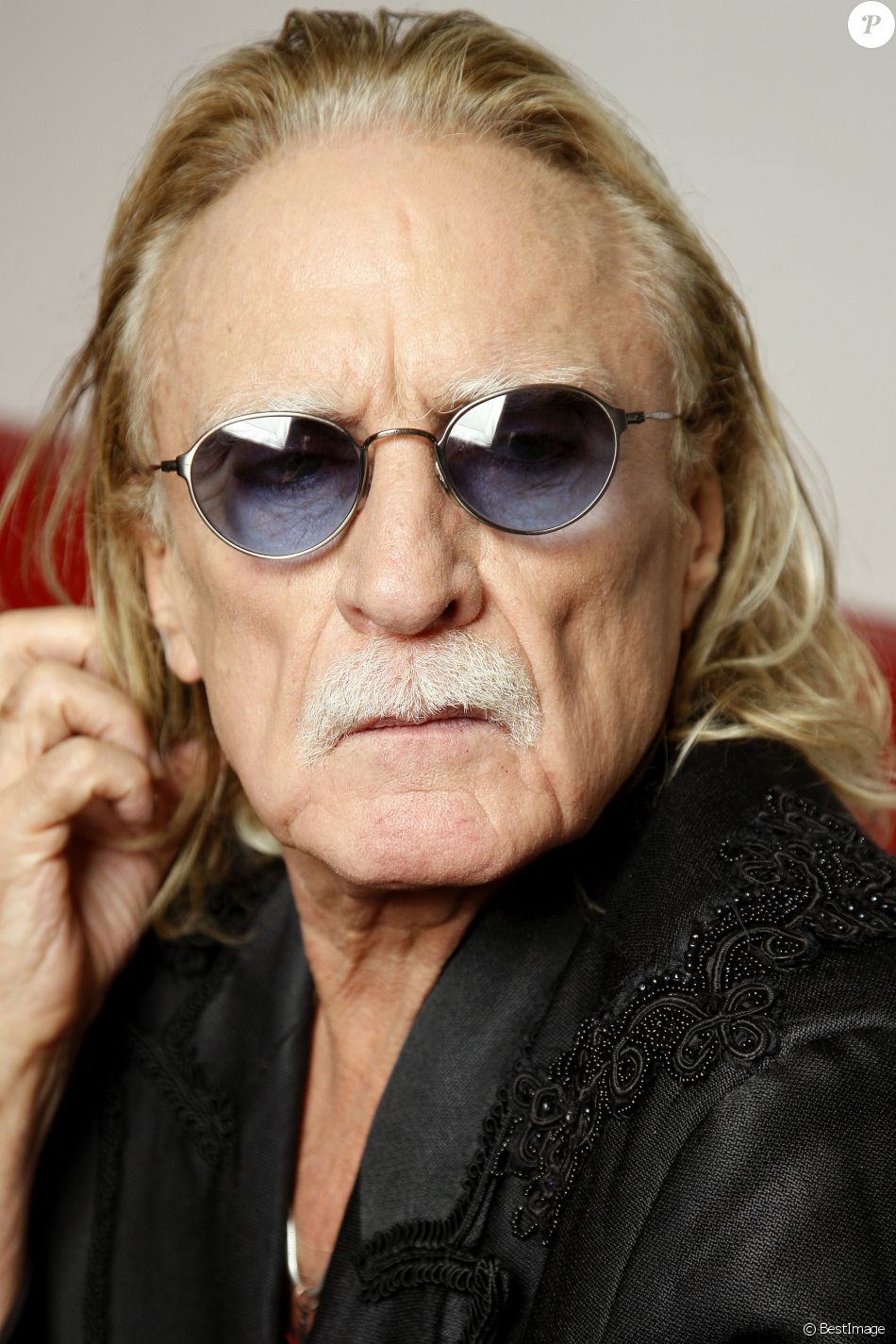 Christophe, portrait en 2010. - Purepeople