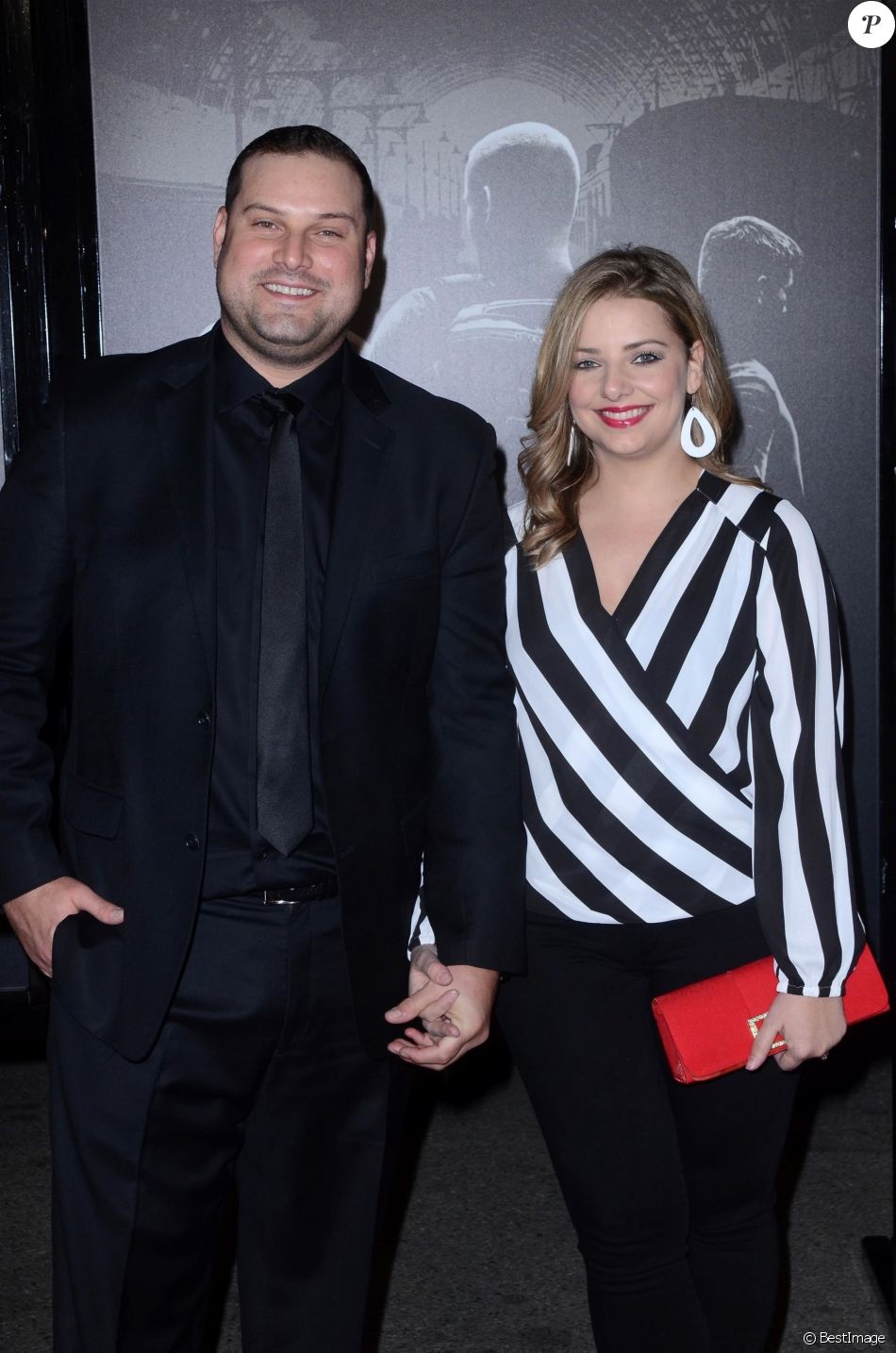 Max Adler et sa femme Jennifer Bronstein à la première du film Le 15:17 ...