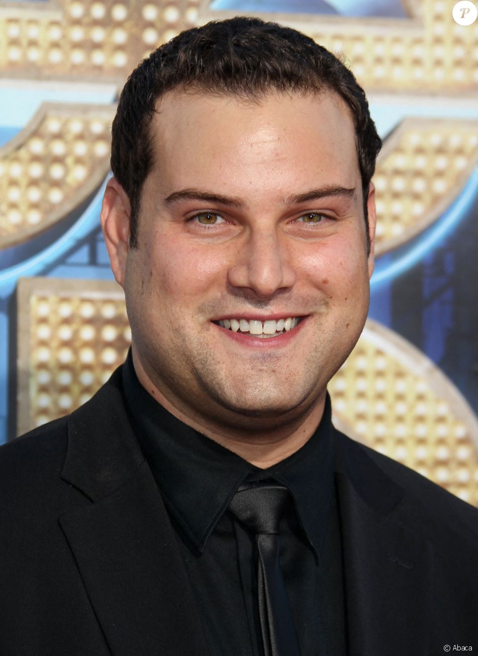 Max Adler - Première de The Glee 3D Concert Movie au Regency Village ...