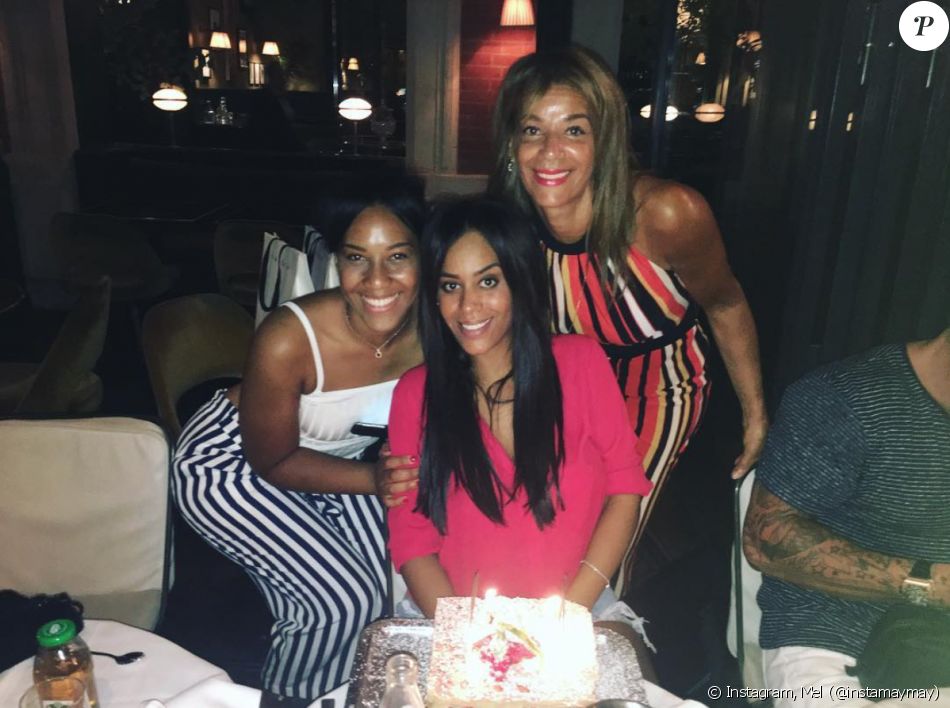 Amel Bent, sa petite soeur Mel et leur mère. Juin 2017. - Purepeople