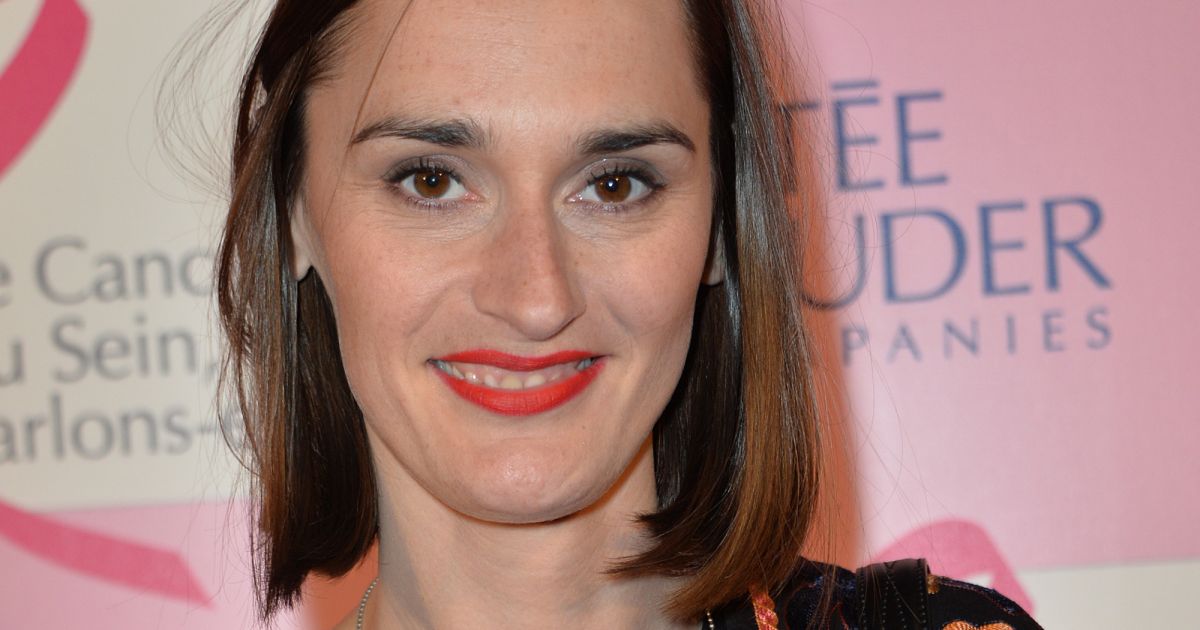 La chanteuse Yelle - Soirée de lancement d'Octobre Rose (le mois de ...