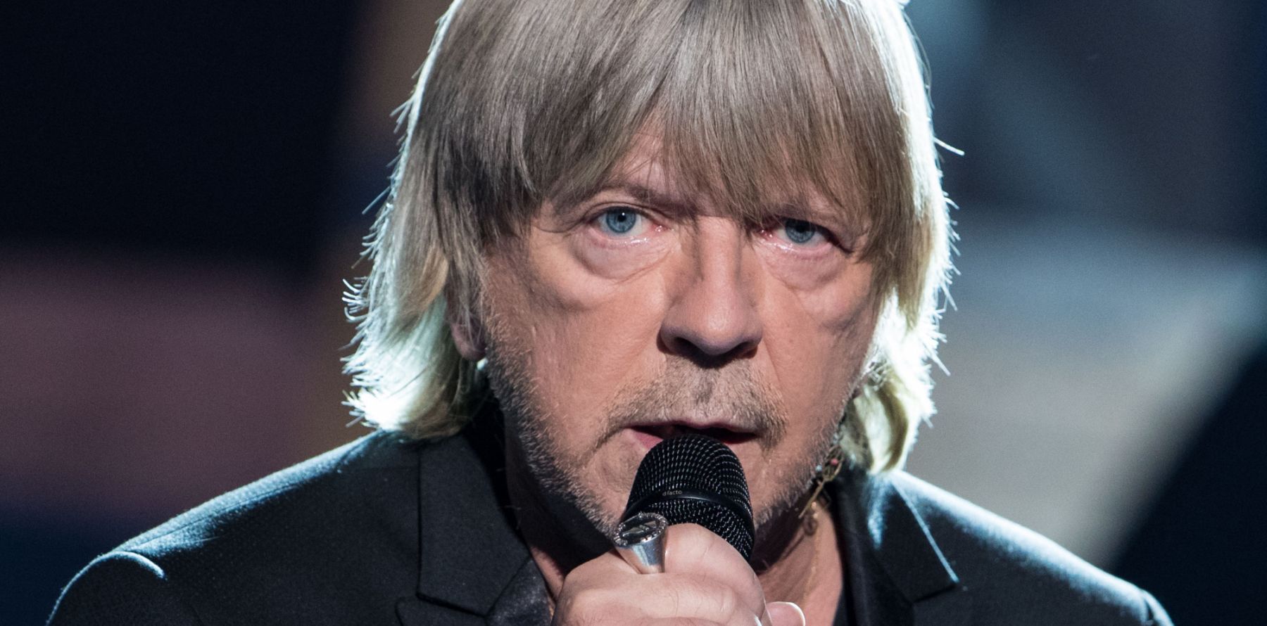 Renaud sort une chanson sur le Covid-19 et devient la risée des ...