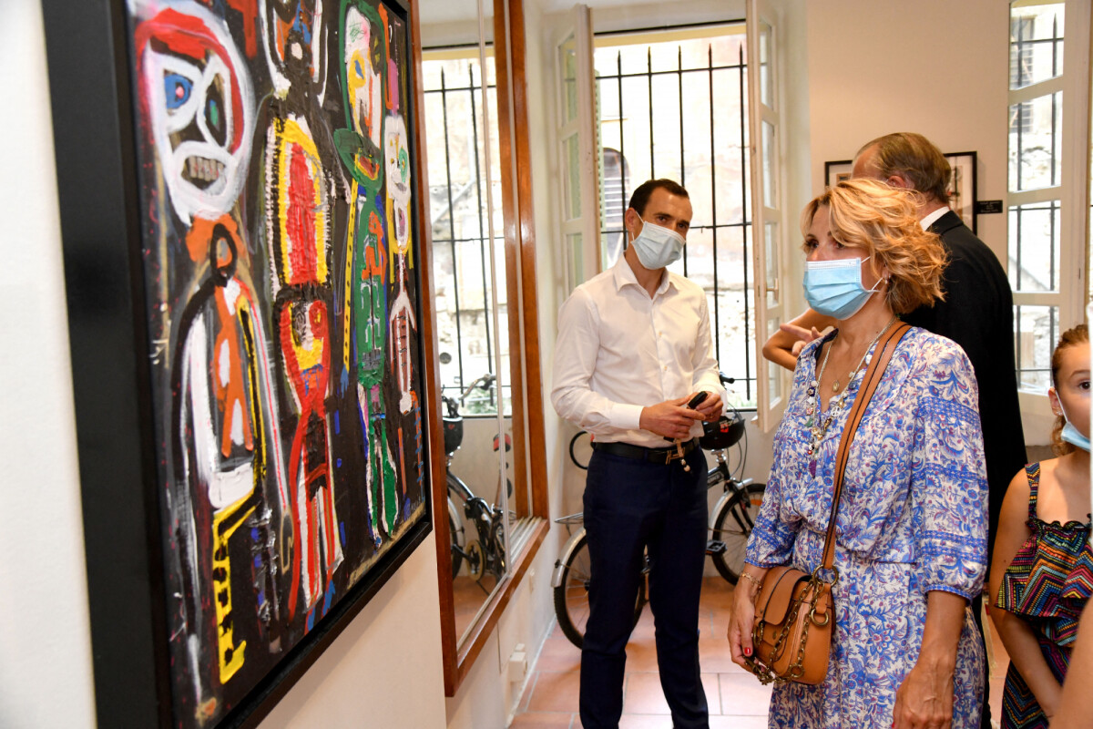 Photo : Exclusif - Laura Tenoudji Estrosi au vernissage à Nice de l ...