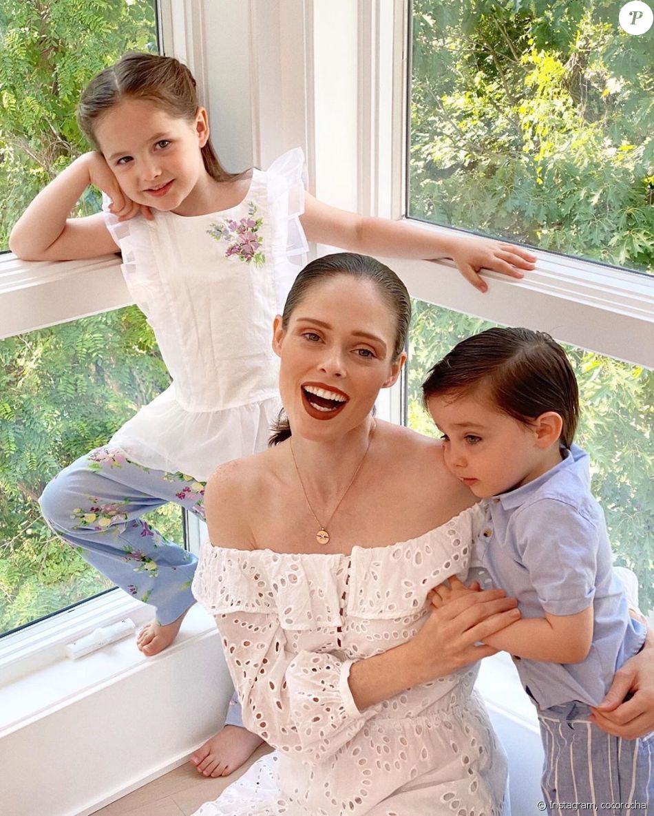 Coco Rocha et ses deux enfants sur Instagram, le 24 juin 2020. - Purepeople
