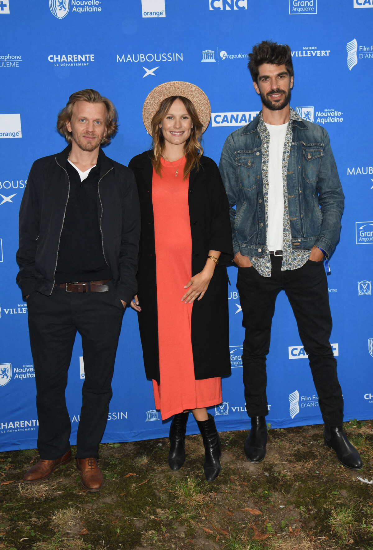 Photo : Alex Lutz, Ana Girardot (enceinte) et Quentin Reynaud - Photocall du film "5ème Set ...
