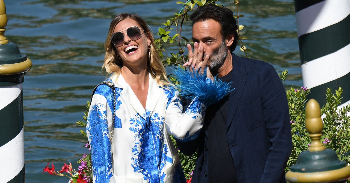 Anthony Delon et sa compagne Sveva Alvit arrivent à l'hôtel Excelsior ...