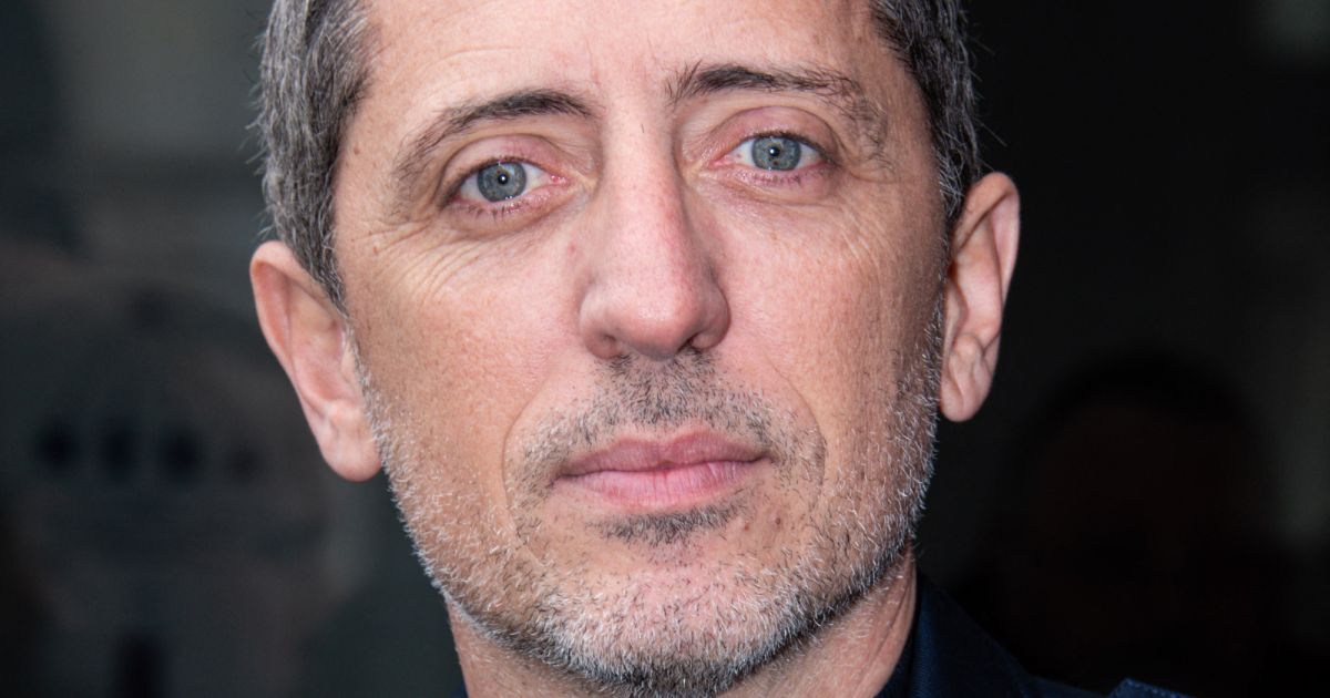 Gad Elmaleh Arrivées Au Défilé Giambattista Valli Collection Prêt à Porter Automnehiver
