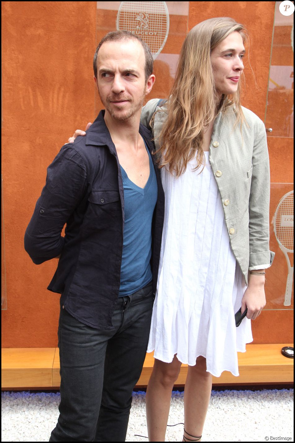 Calogero et sa compagne Marie Bastide aux internationaux de France de ...