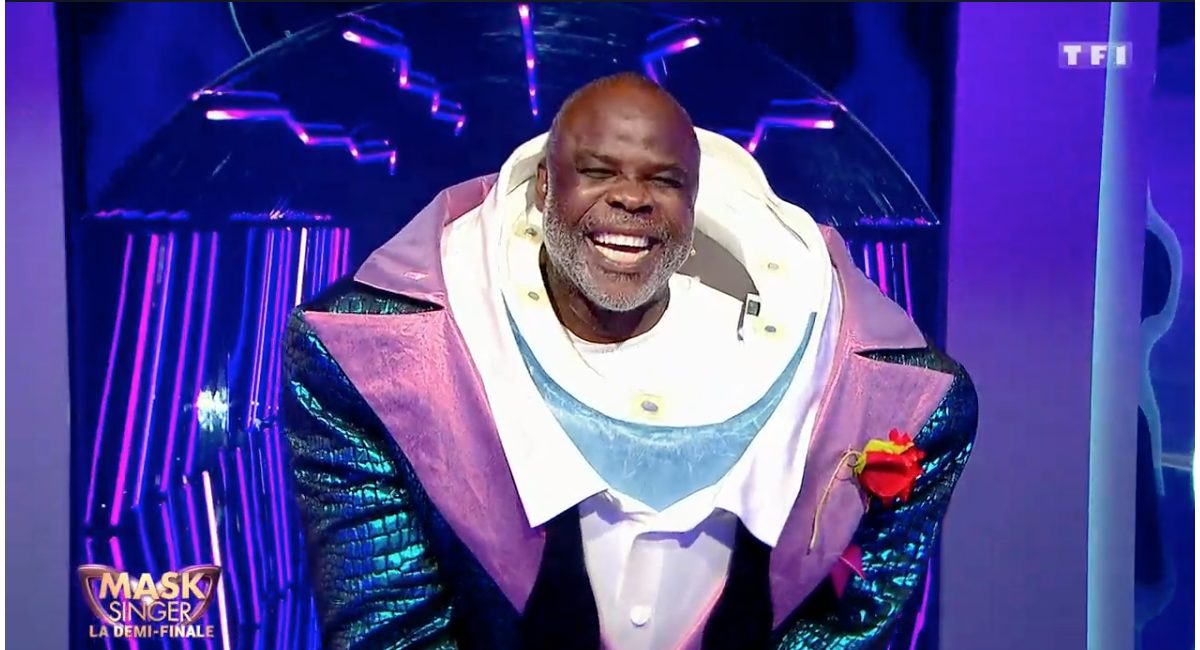 Photo : Basile Boli était le Requin dans "Mask Singer" le 21 novembre ...